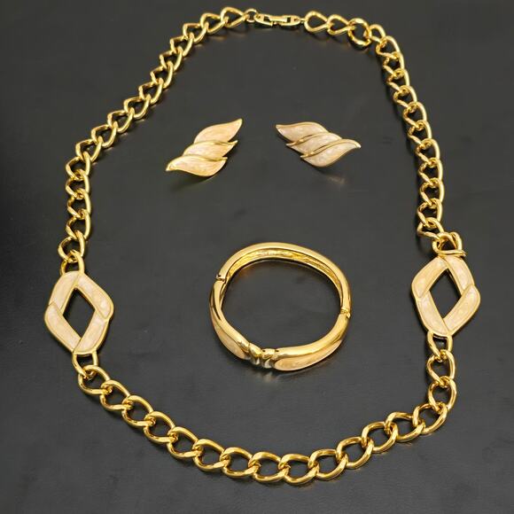 Napier | Jewelry | Vintage Napier 988 Gold Tone Wcream Swirl Enamel Set ...